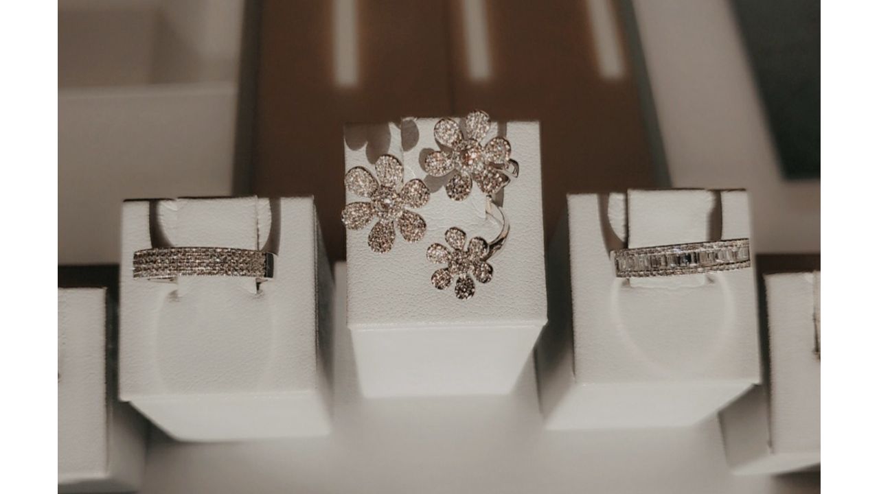 Creatable - Shy Creation - Jared.