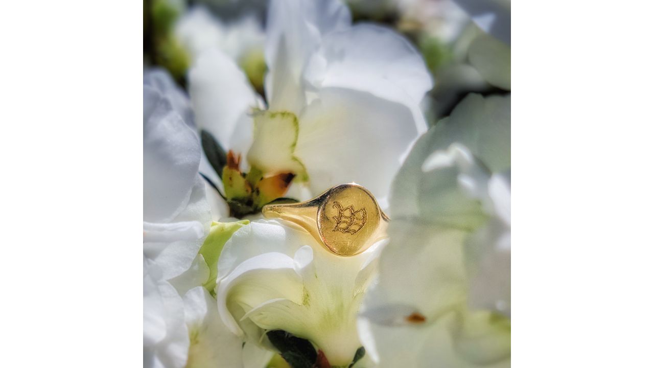 Creatable - My family engraved in gold - Jared.