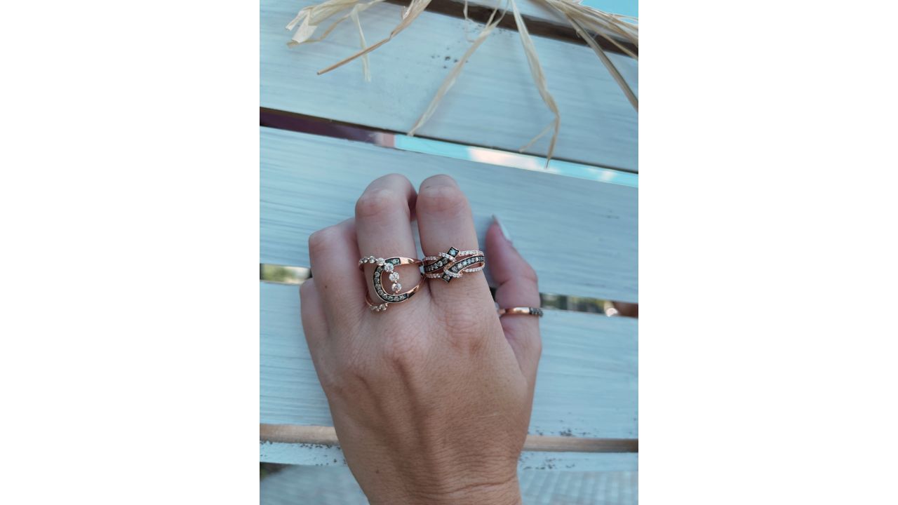 Creatable - Chocolate the Perfect Fall Assesory - Jared.