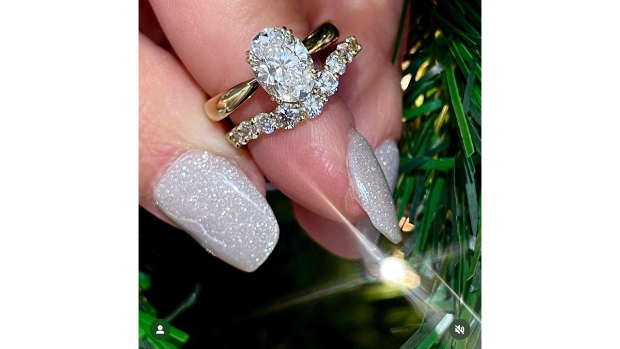 Creatable - Oval the Moon. - Jared.