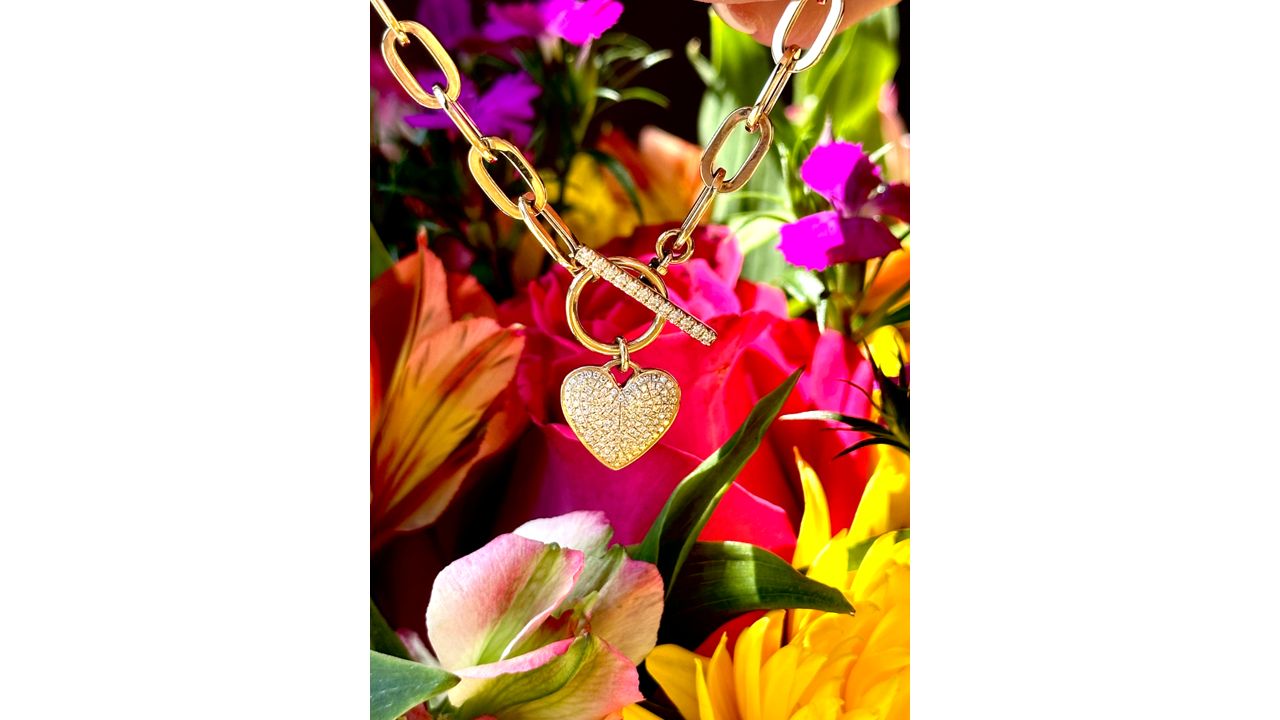 Creatable - Decorate her in Shy - Jared.