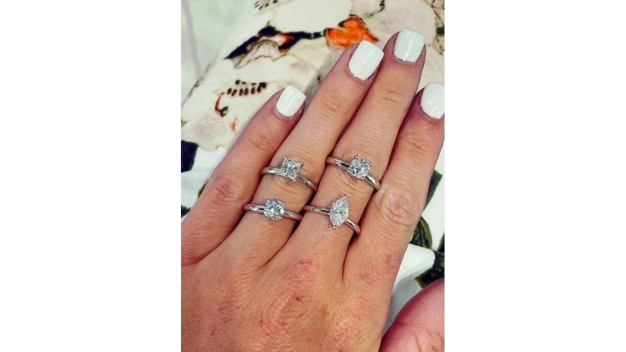 Creatable - LCD Solitaire "Plus" - Jared.