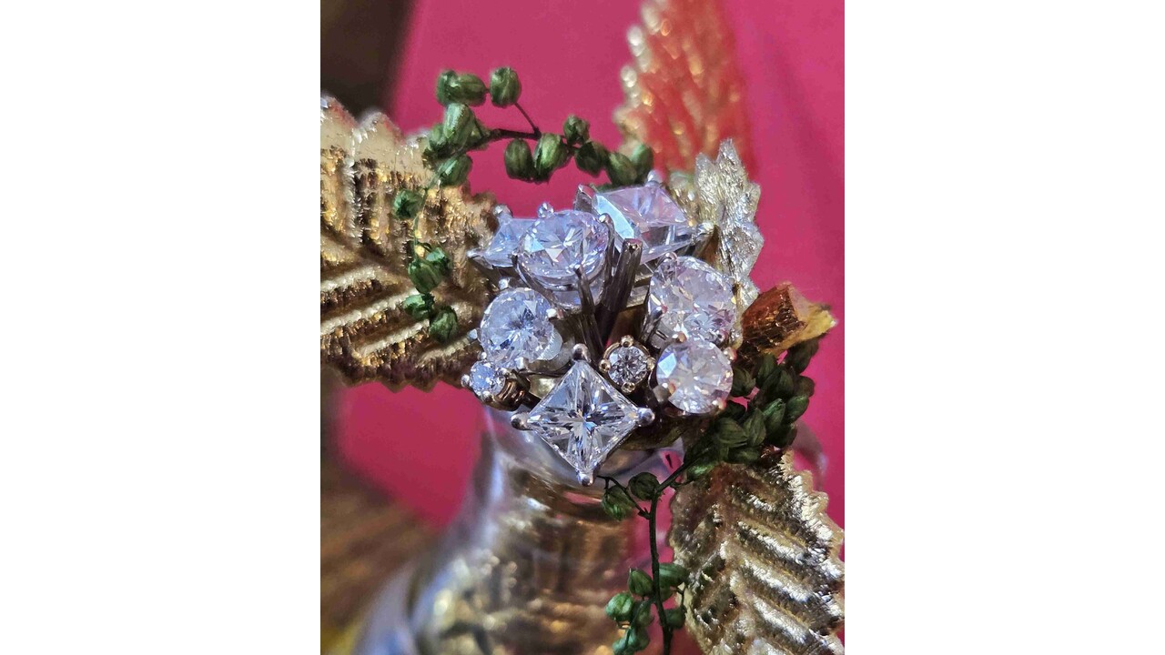 Creatable - Diamond earring bouquet - Jared.