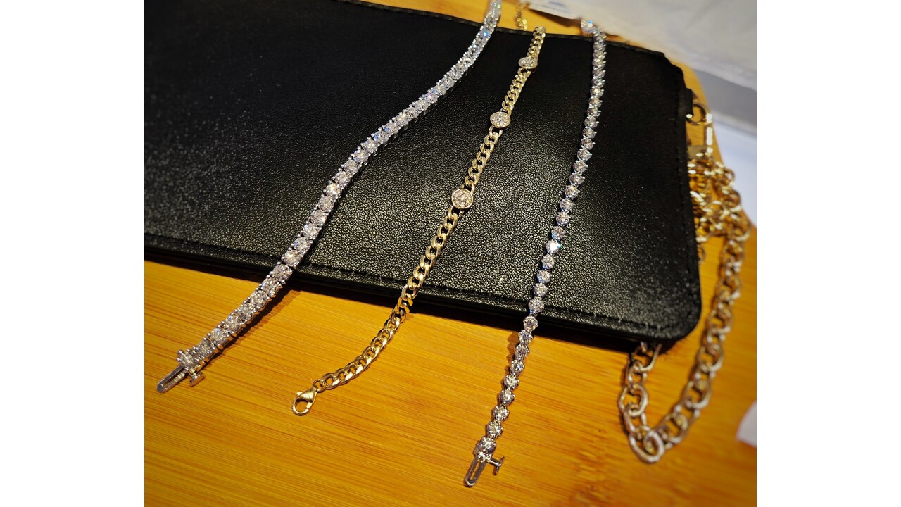 Creatable - Bedazzle your wrist - Jared.