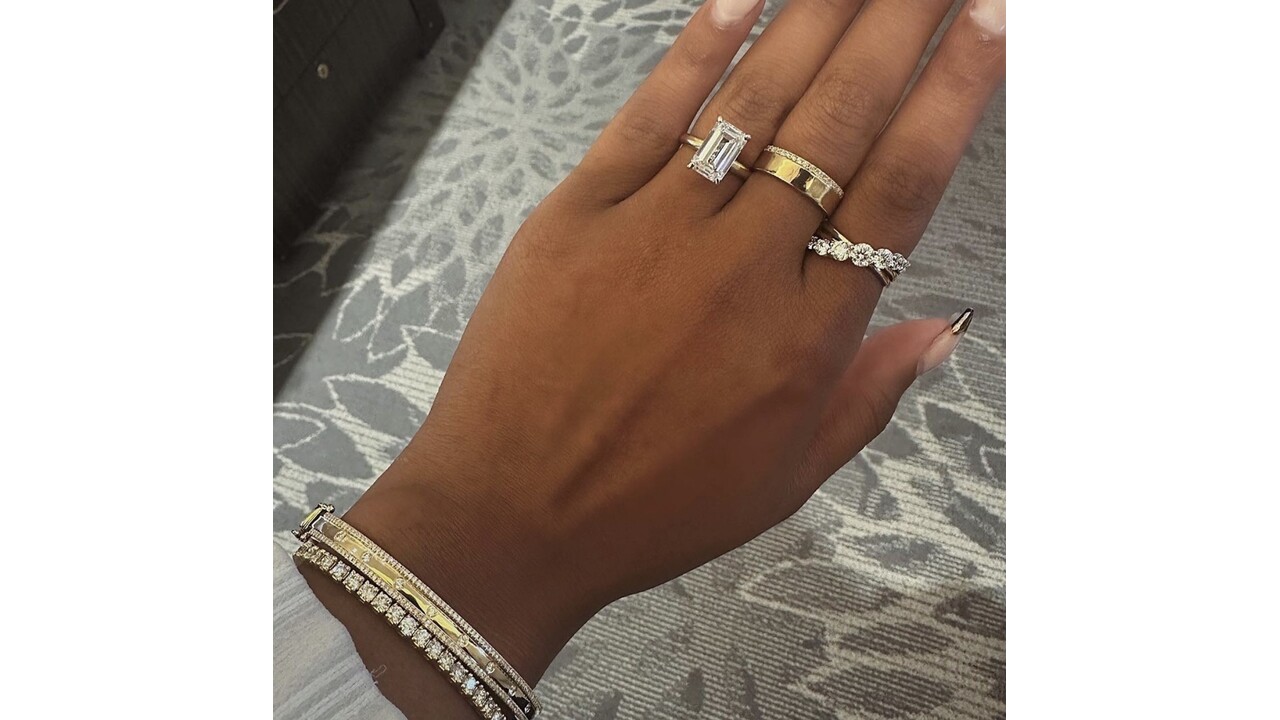 Creatable - Gold Fashion - Jared.