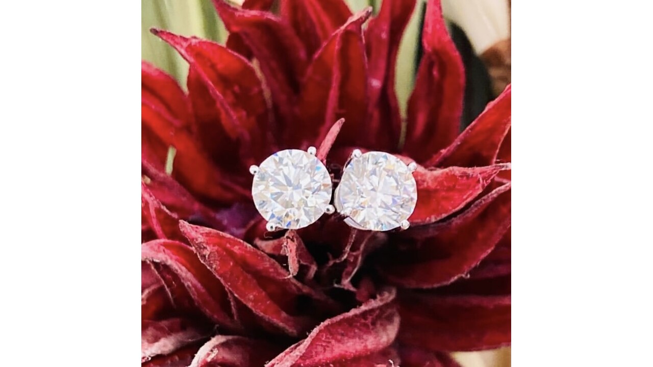 Creatable - Sparkly studs! - Jared.