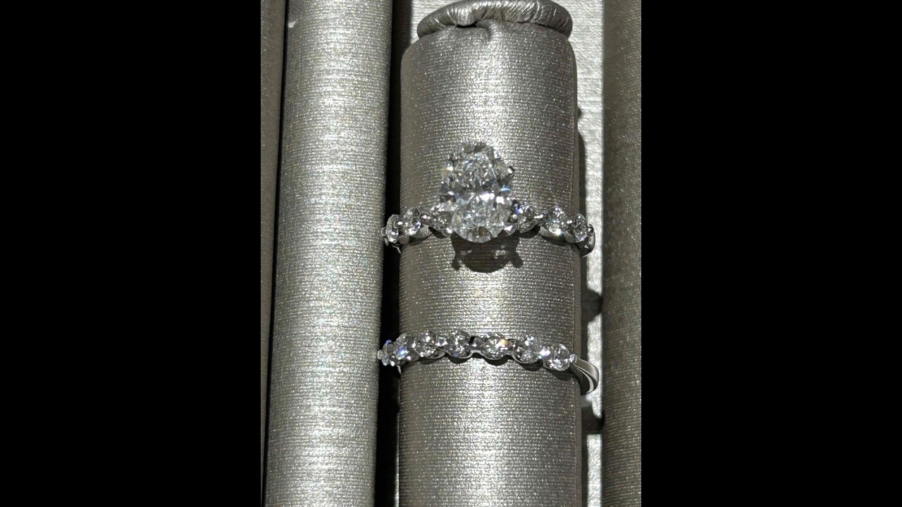 Creatable - Oval Diamond and Platinum Ring - Jared.
