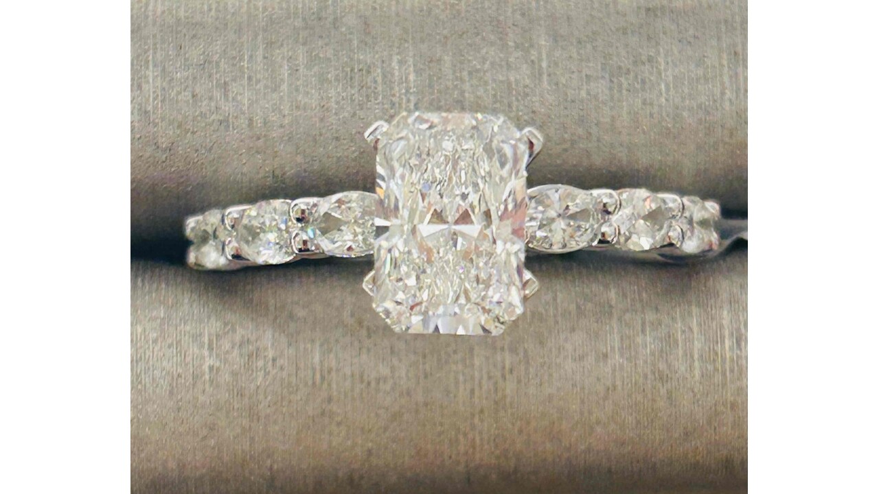 Creatable - White gold oval cut diamond mounting ring - Jared.