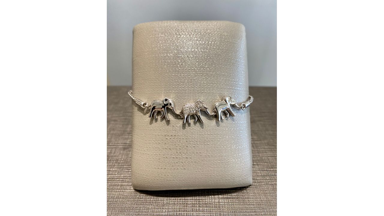 Disney Treasures: The Lion King - Kay Jewelers.