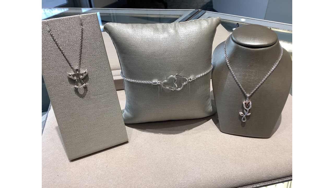 Creatable - Who doesn’t love Hallmark!! - Kay Jewelers.