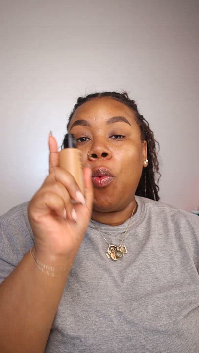 Raven Small - Video: Bobbi Brown Weightless Foundation