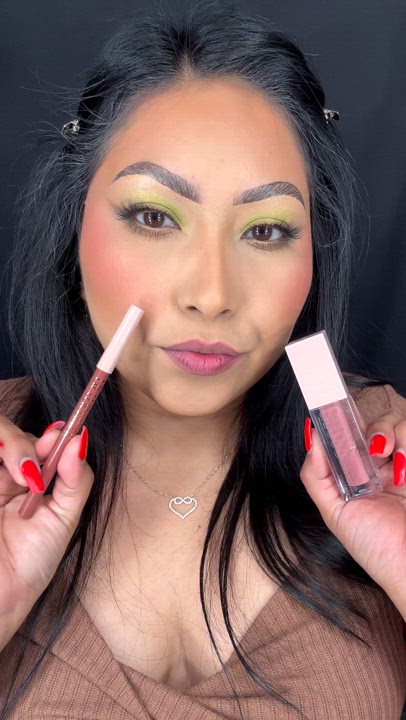 Micaela Ordones - Video: Lip Combo.