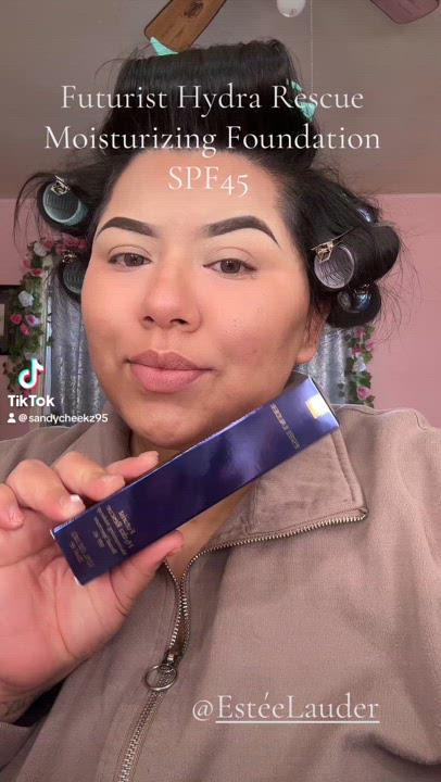 sandra Hidalgo - Video: Futurist Hydra Rescue Moisturizing Foundation SPF45