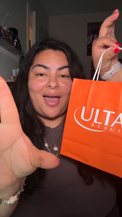 Ariel Lino - Video: Ulta Beauty Haul!!