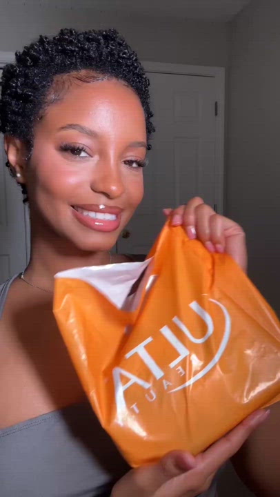 Zariah Ampey - Video: Back to School Makeup 📚💄🗓️