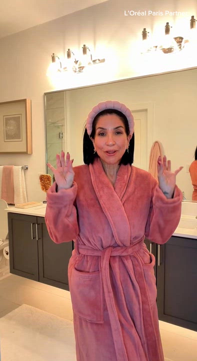 Jo Placencio - Video: L’Oréal Paris Skincare Must Haves