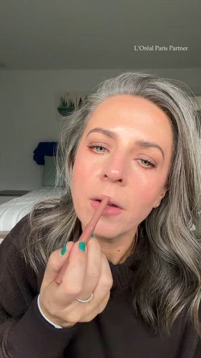 Kelly Rose Sarno - Video: L’Oreal Blurfiller Blurring Lip Contour