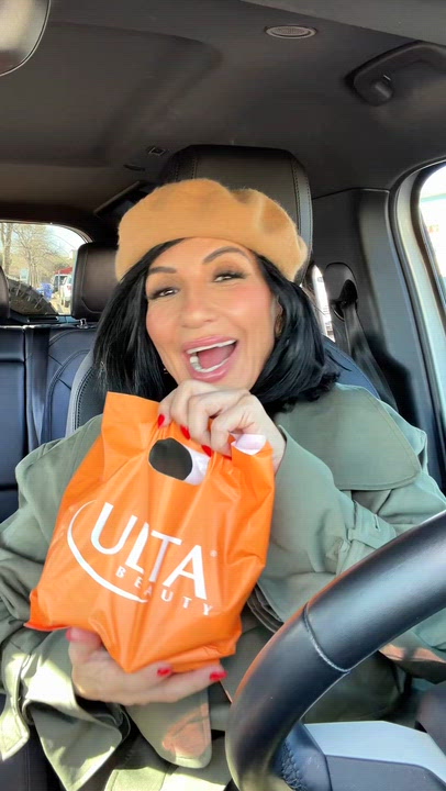 Jo Placencio - Video: Dibs Cecred Live Tinted Must Haves